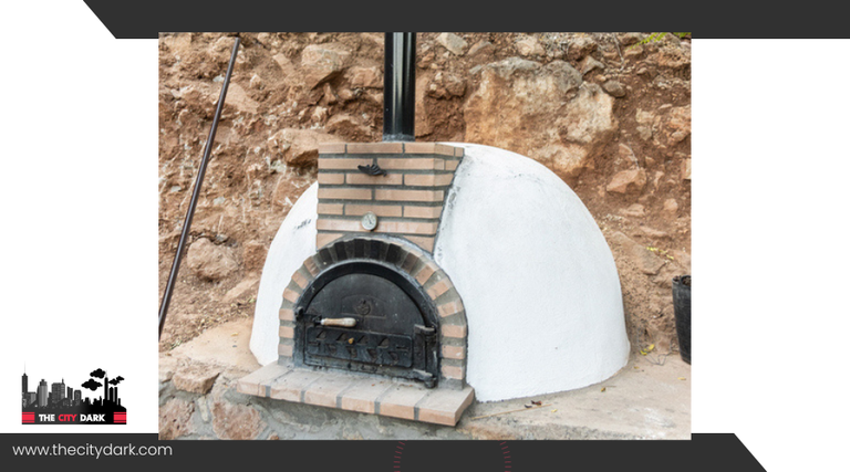 How Can You Build a Makeshift Oven Using Natural Materials? - The City Dark